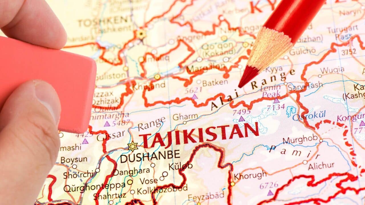 Decoder: Do fixed borders guarantee peace?